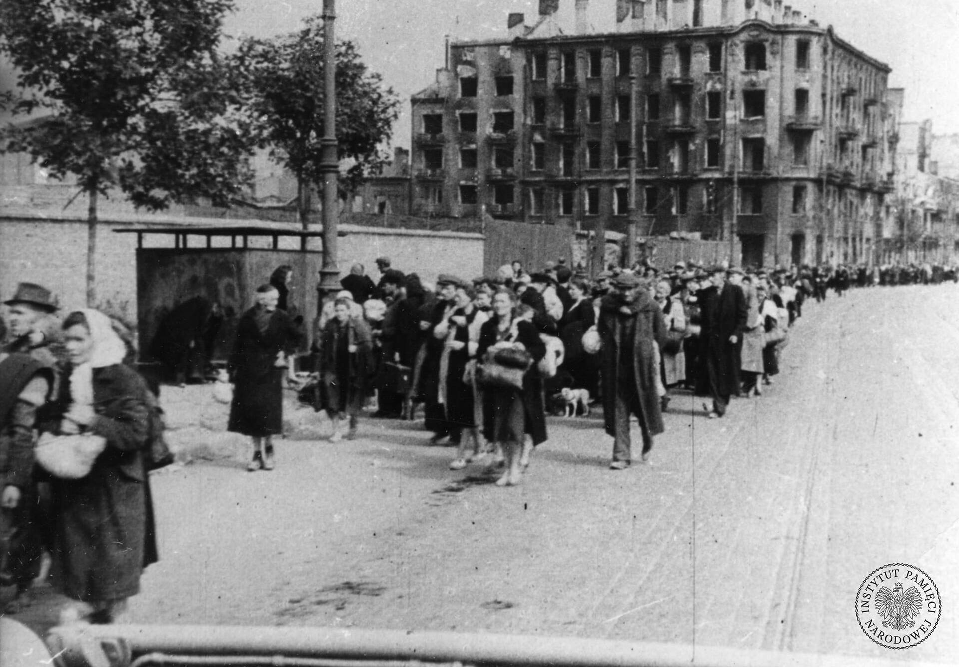 Elżbieta Strzeszewska: Polska Niobe. Wanda Lurie i rzeź Woli - Historia ...